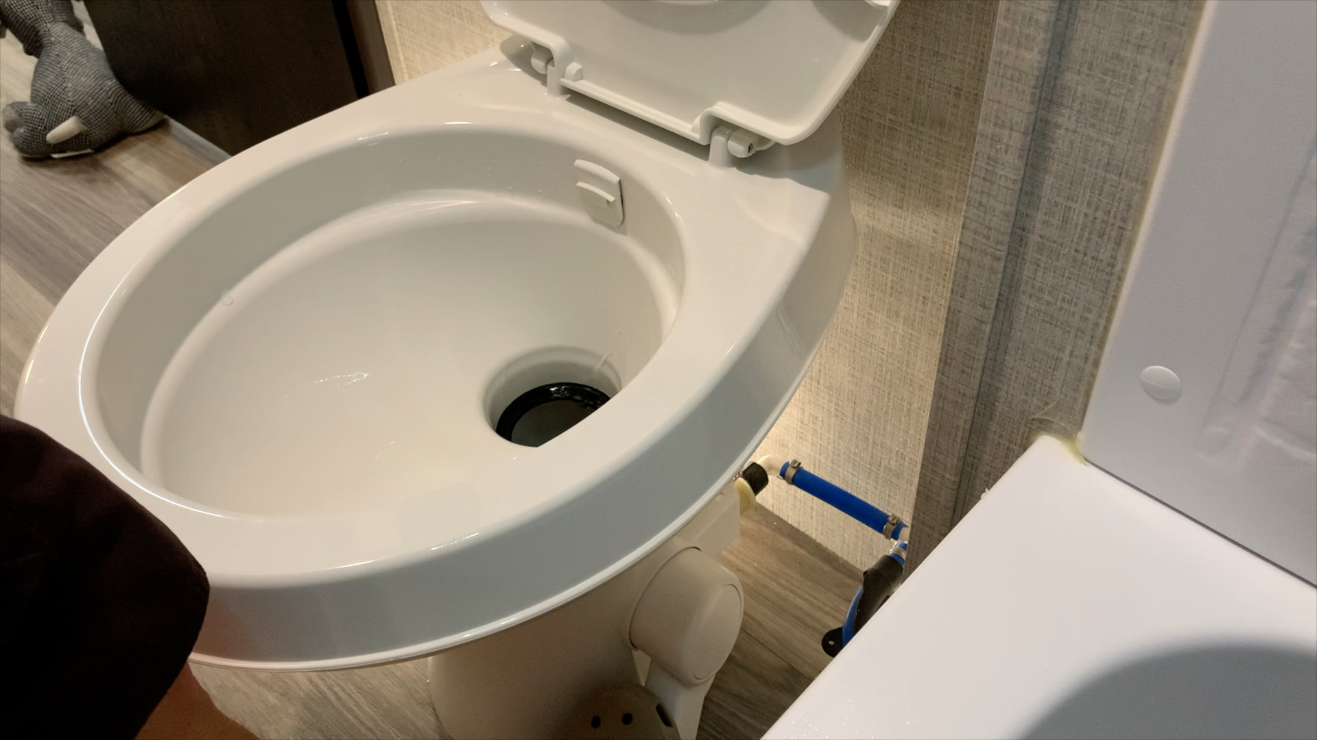 RV Toilet Valve Installation – John Marucci – On The Road